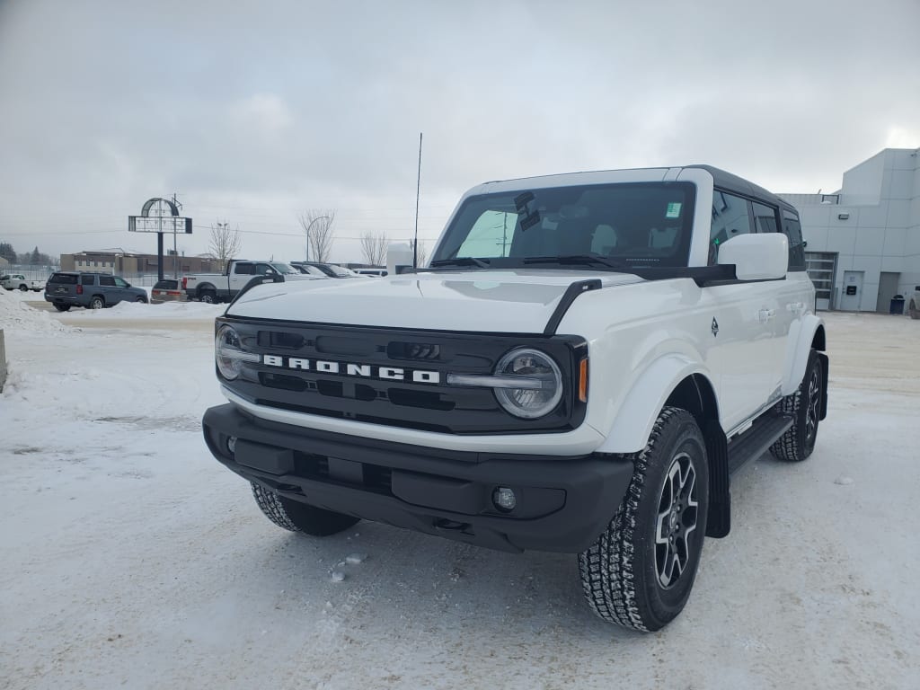 2023 Ford Bronco Outer Banks | larongeNOW
