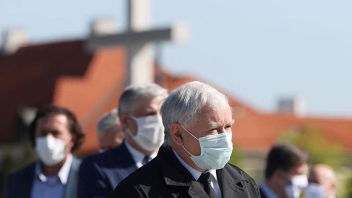 Song critical of Polish leader disappears from hit chart | EverythingGP