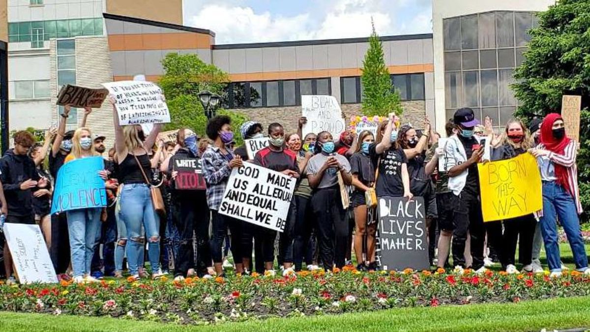 Hundreds turn out for second anti-racism protest in Red Deer ...