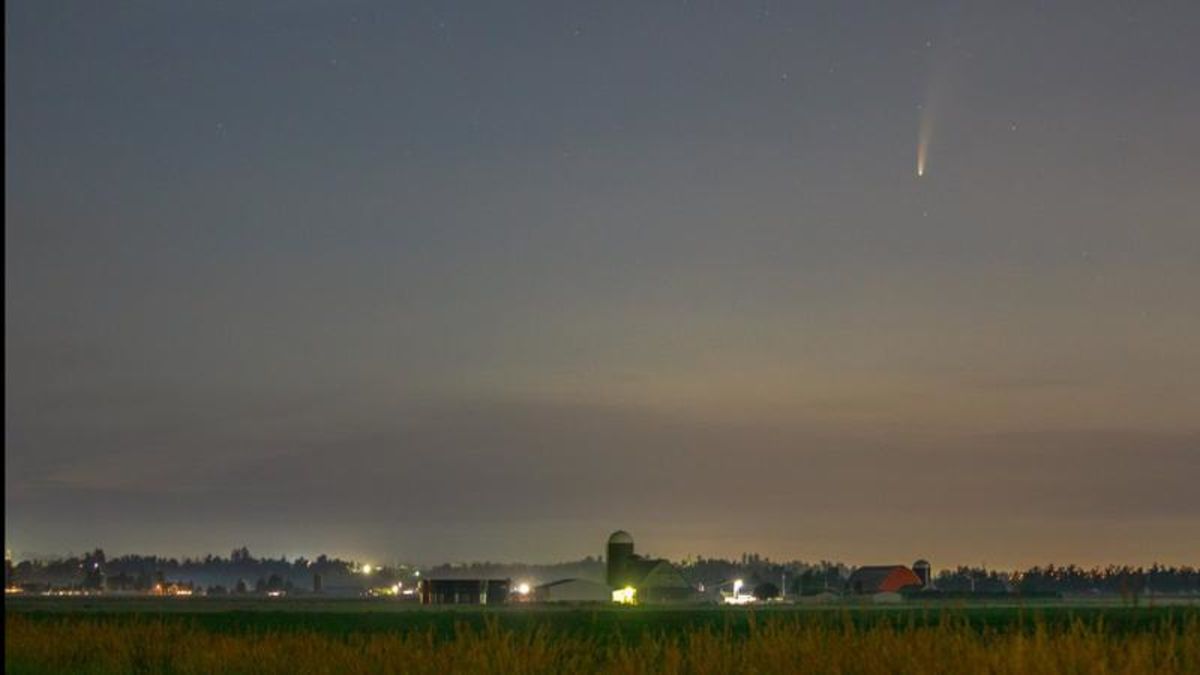 Rare comet currently visible in night sky over British Columbia | CFJC ...