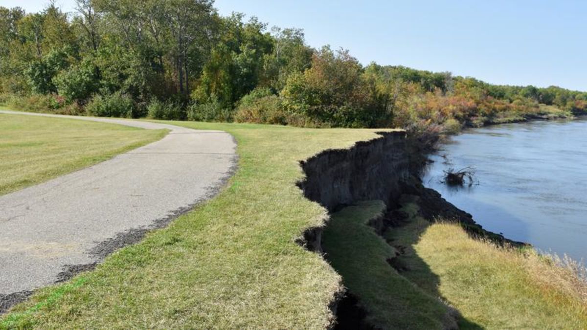Portion of riverbank collapses | paNOW