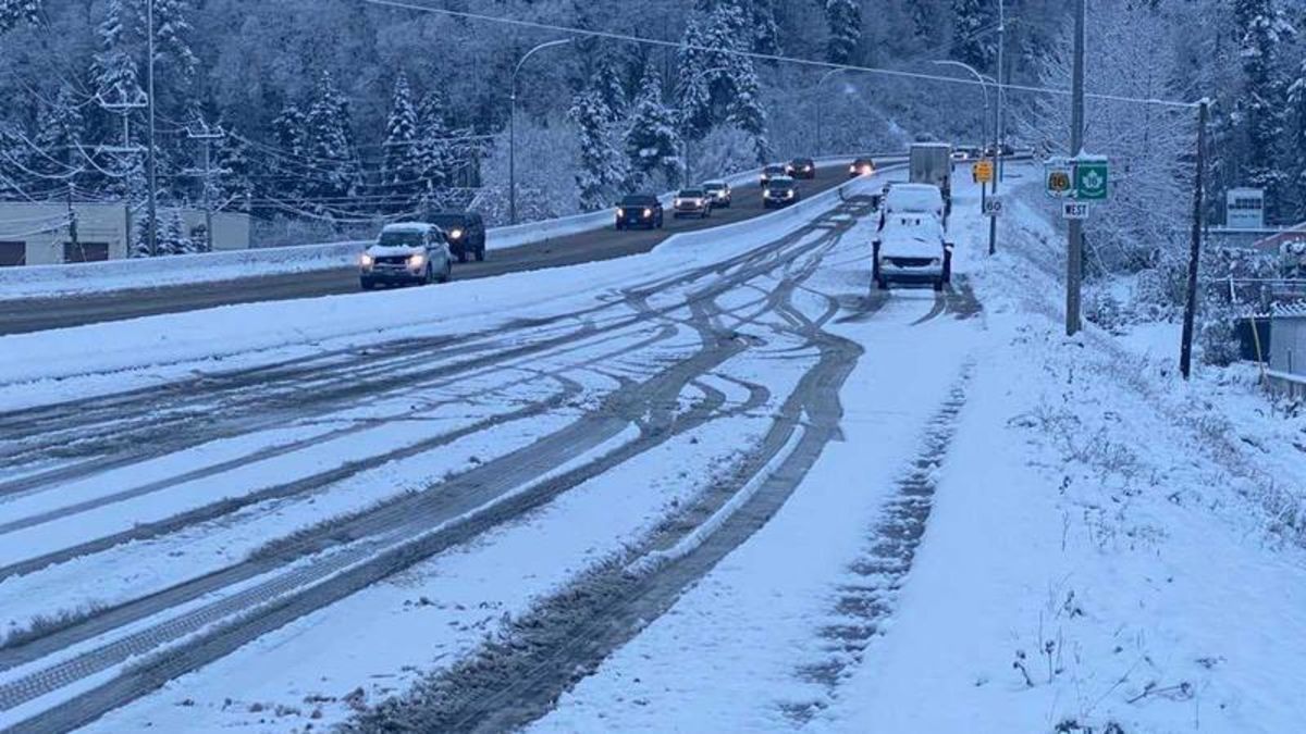 Snow causing traffic slowdown on Peden Hill | CKPG Today