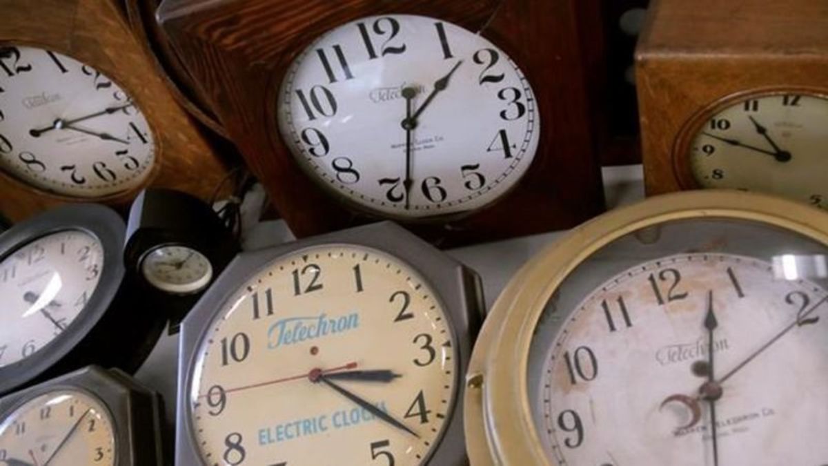 As clocks turn back on Sunday, it’s a chance to catch up on your sleep, experts say | Lethbridge ...