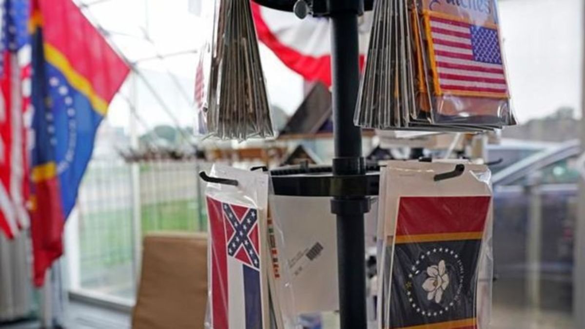 Mississippi approves flag with magnolia, ‘In God We Trust’ | paNOW