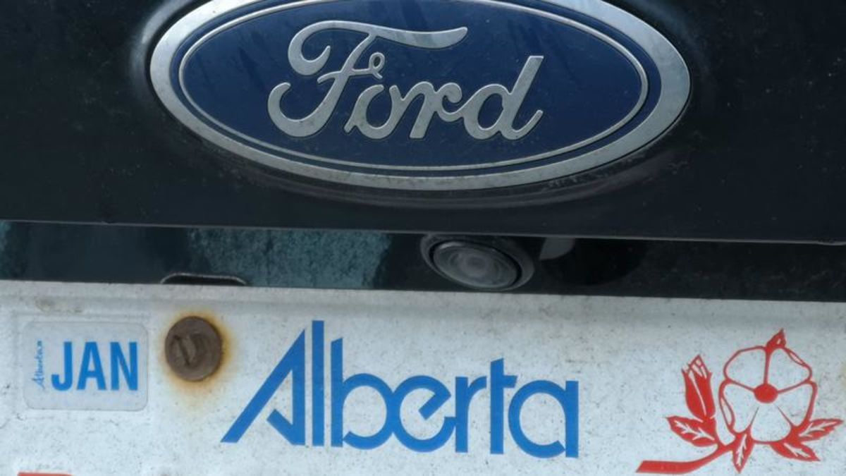 Alberta removing licence plate sticker requirement as transition to ...