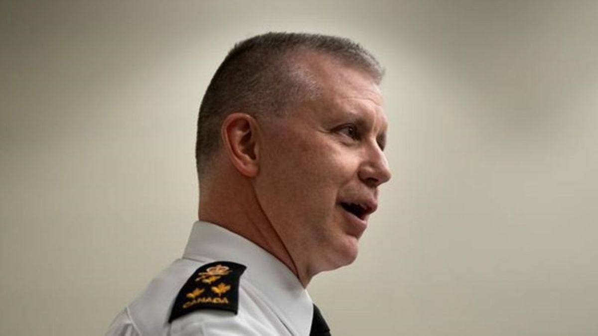 News Alert: Navy commander McDonald named new chief of defence staff ...