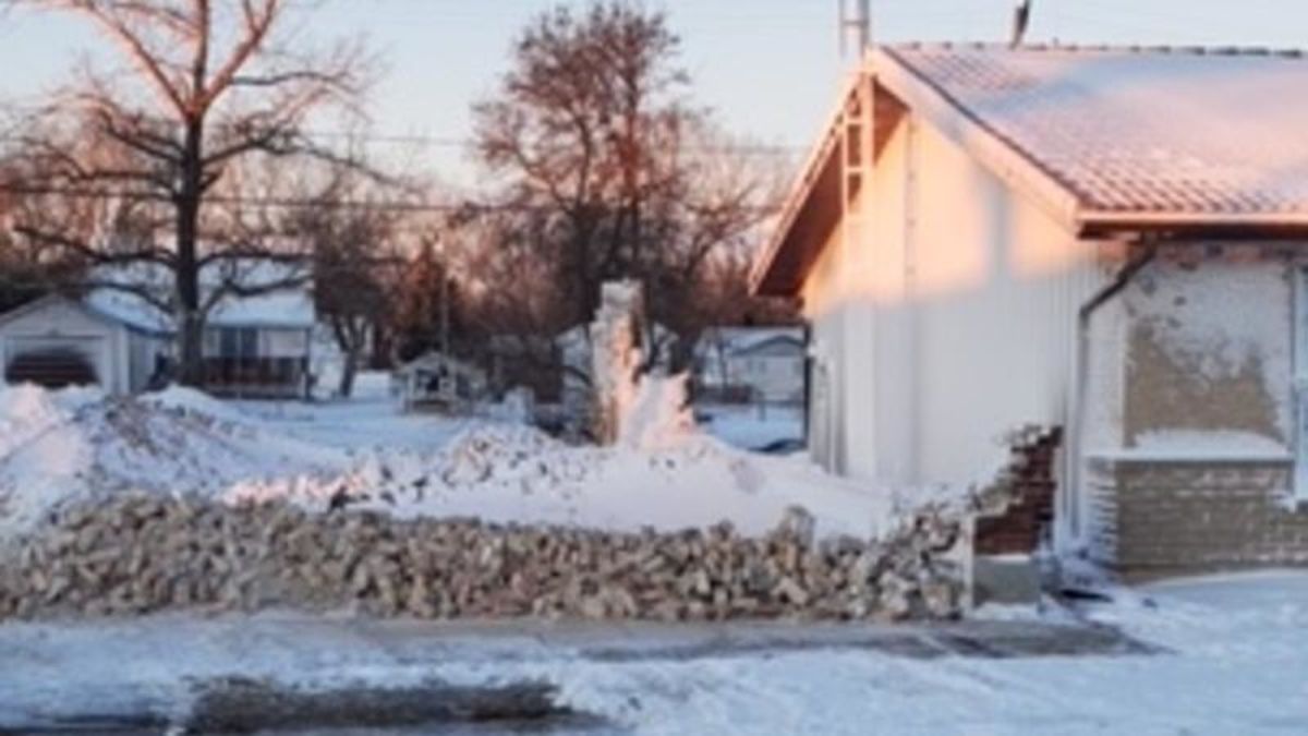 Historic Ogema fire wall destroyed by strong winds | paNOW