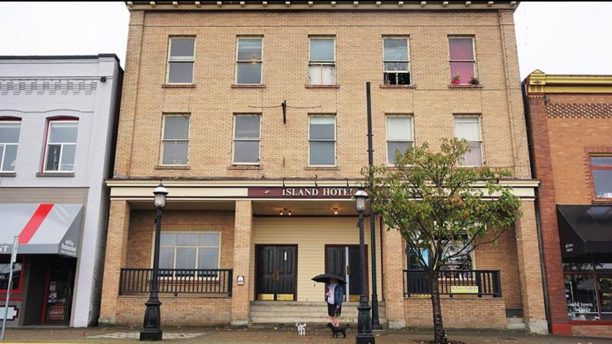 Downtown Ladysmith hotel to accomodate 10-bed shelter | The Lounge 99.9