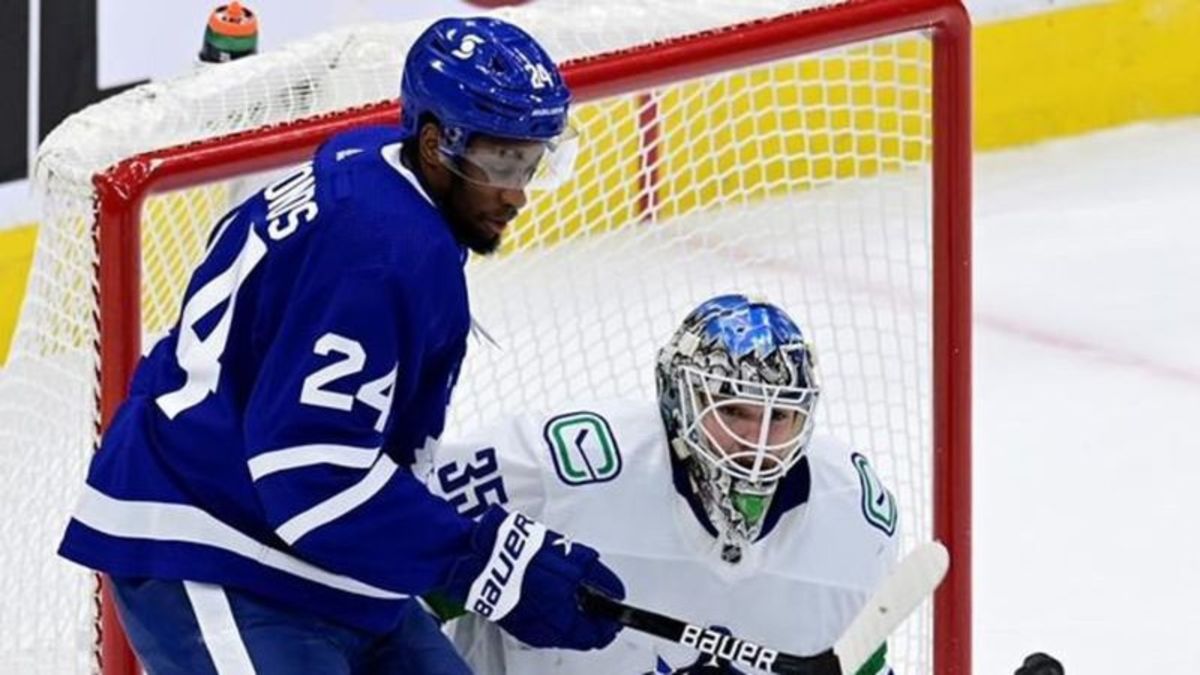 Maple Leafs winger Wayne Simmonds to miss six weeks with broken wrist ...