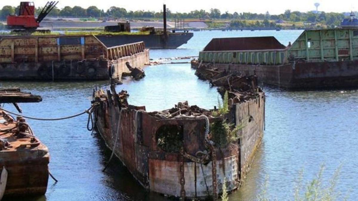 Remains of Cold War-era Russian sub catches fire | rdnewsnow.com