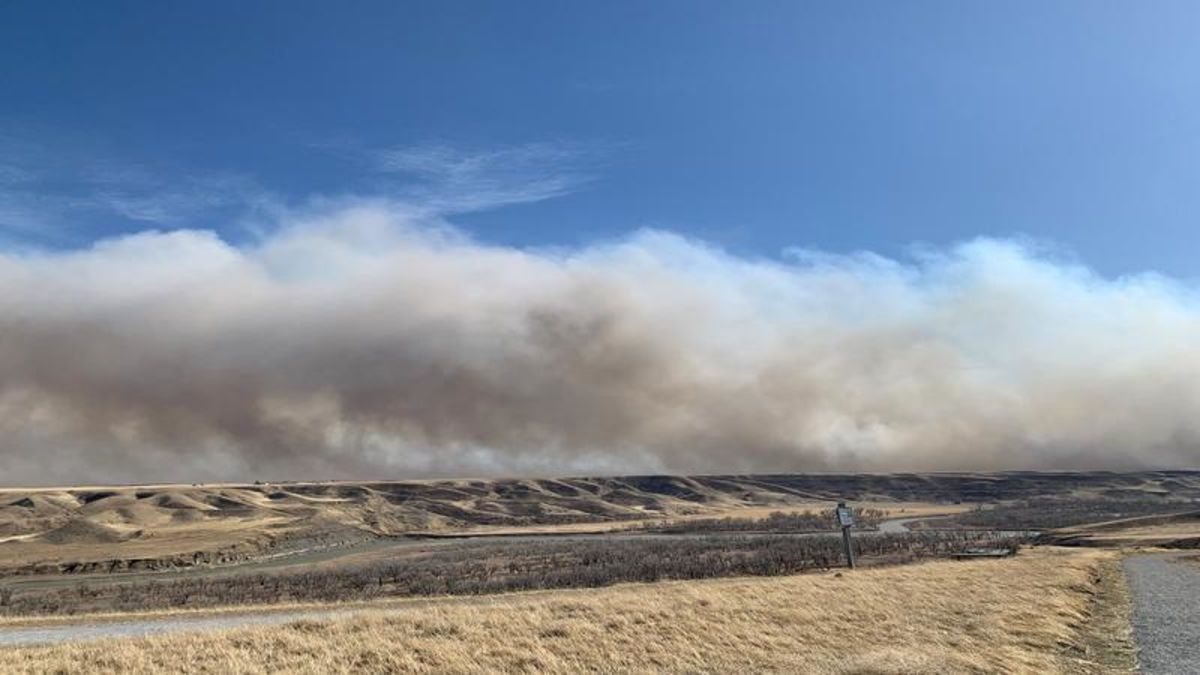 Multiple grass fires across South-west Alberta shut down Highways and ...