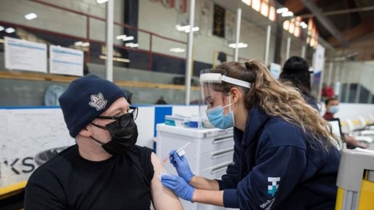 A look at COVID-19 vaccinations in Canada on Friday, April 16, 2021 ...