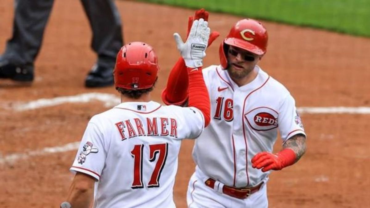 Naylor hits into triple play, makes key E, Reds edge Indians ...
