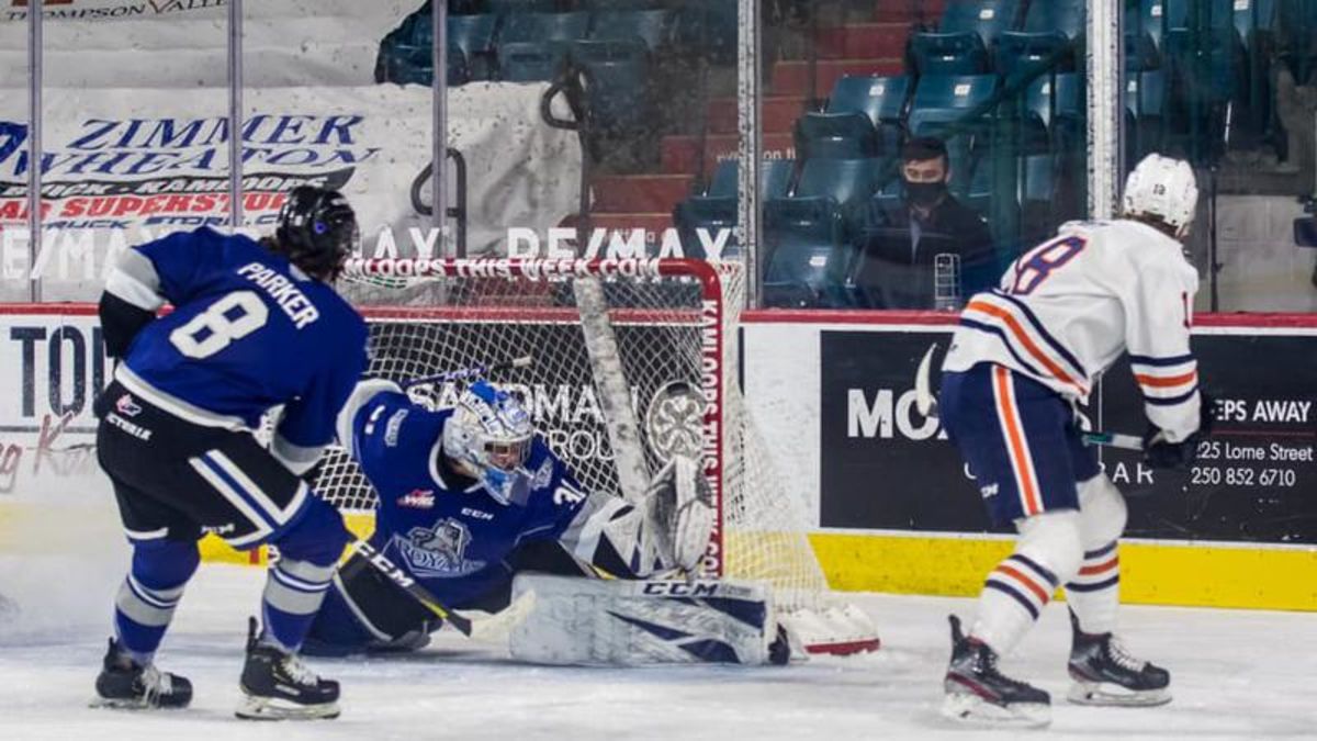 Rookie Fraser Minten scores first WHL goal, Blazers beat Royals 3-2 ...