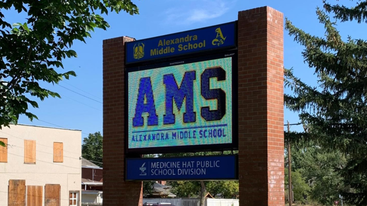 Alexandra Middle School moving two grades to online learning | CHAT ...
