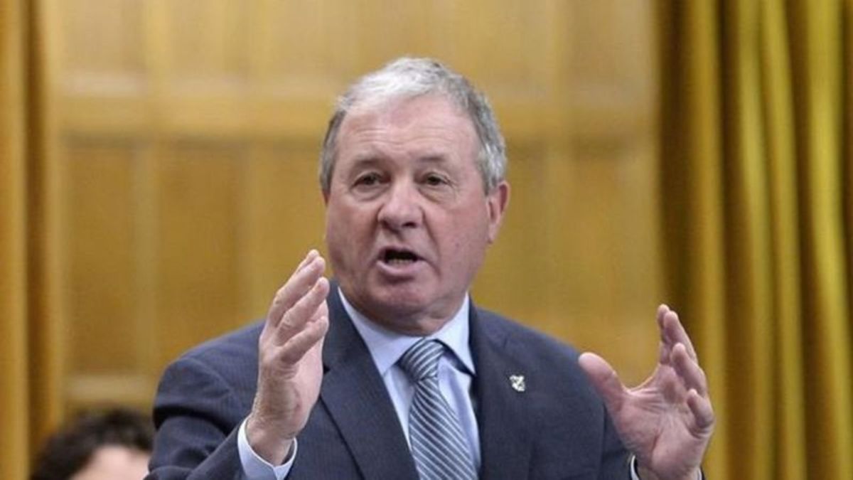 Western MP pitches Conservative carbon price with a 24-pack of Pilsner ...