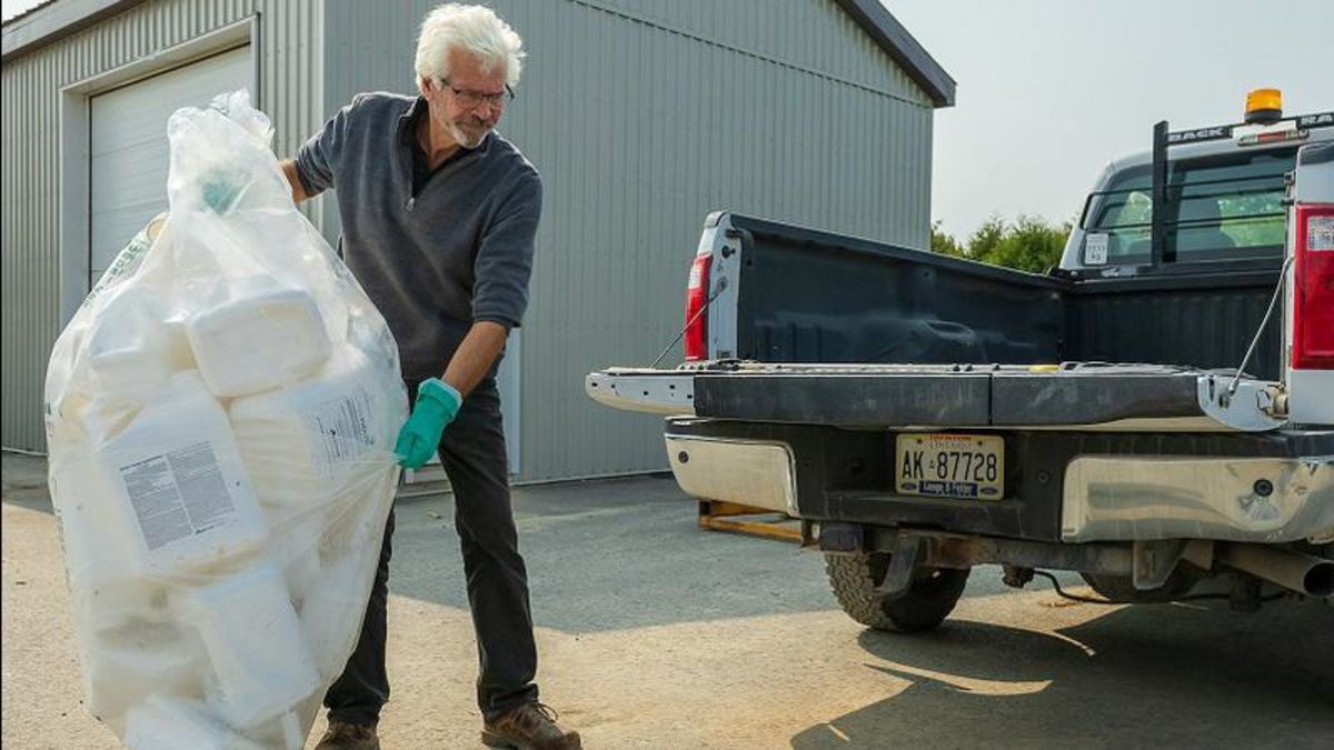 Farmers set new record for recycling plastics jugs | farmnewsNOW