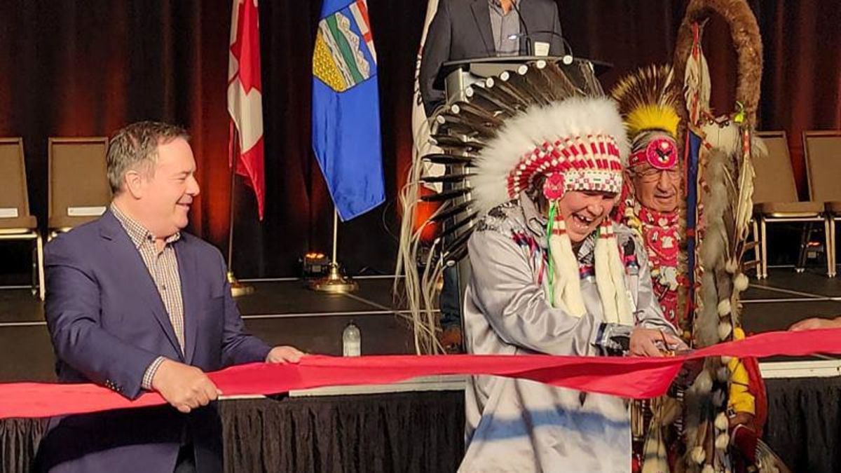 O’Chiese First Nation celebrates taking ownership of Cambridge Hotel ...