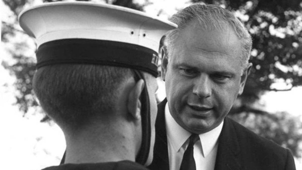 Former federal defence minister Paul Hellyer dies at 98 | CHAT News Today