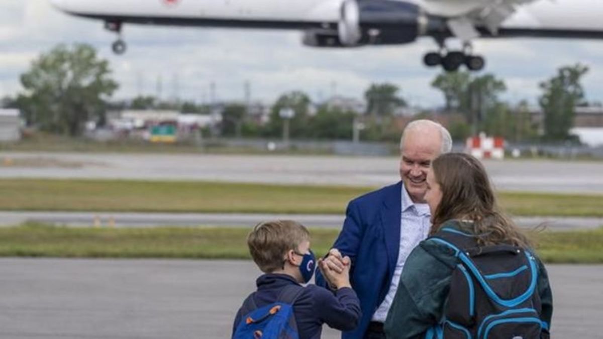Day 21 of federal election campaign happening on opposite sides of ...