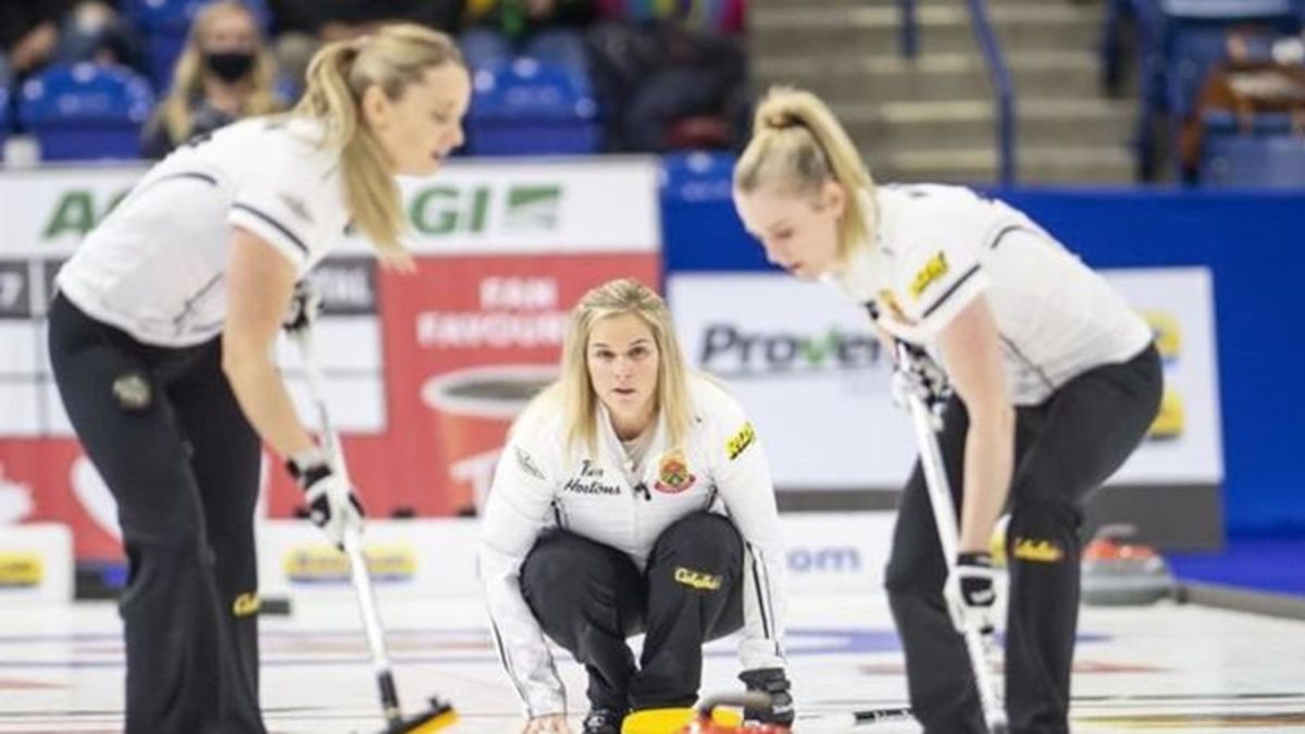 Jennifer Jones beats Tracy Fleury in women’s final at Canada’s Olympic ...