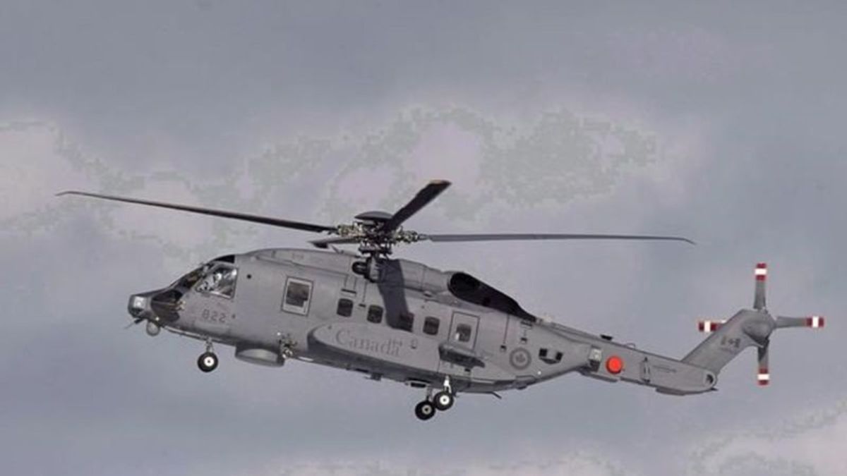 Military repairing cracks in the tails of some CH-148 Cyclone maritime ...