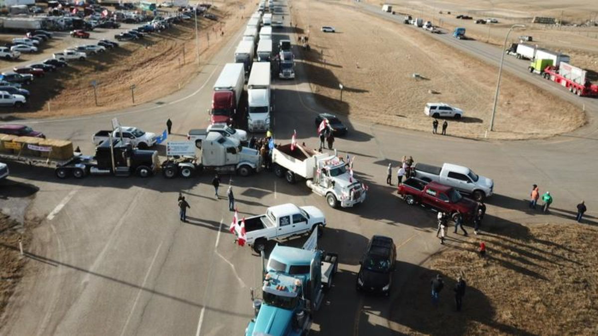 Truck blockade continues at U.S. border as RCMP ready to make arrests ...