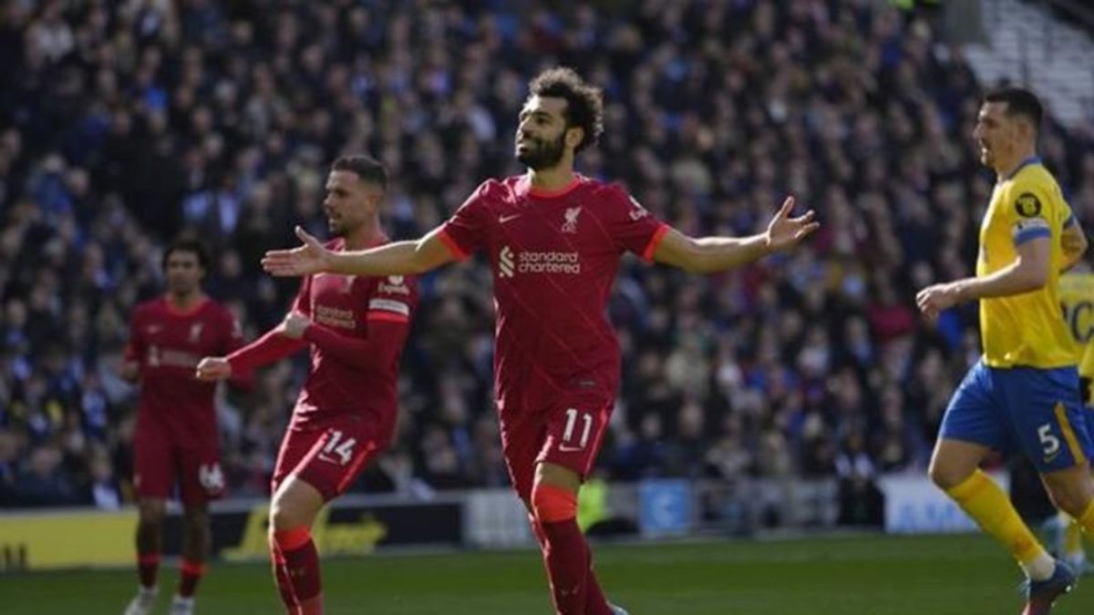 Brady joins the applause as Ronaldo treble sends United into fourth in ...