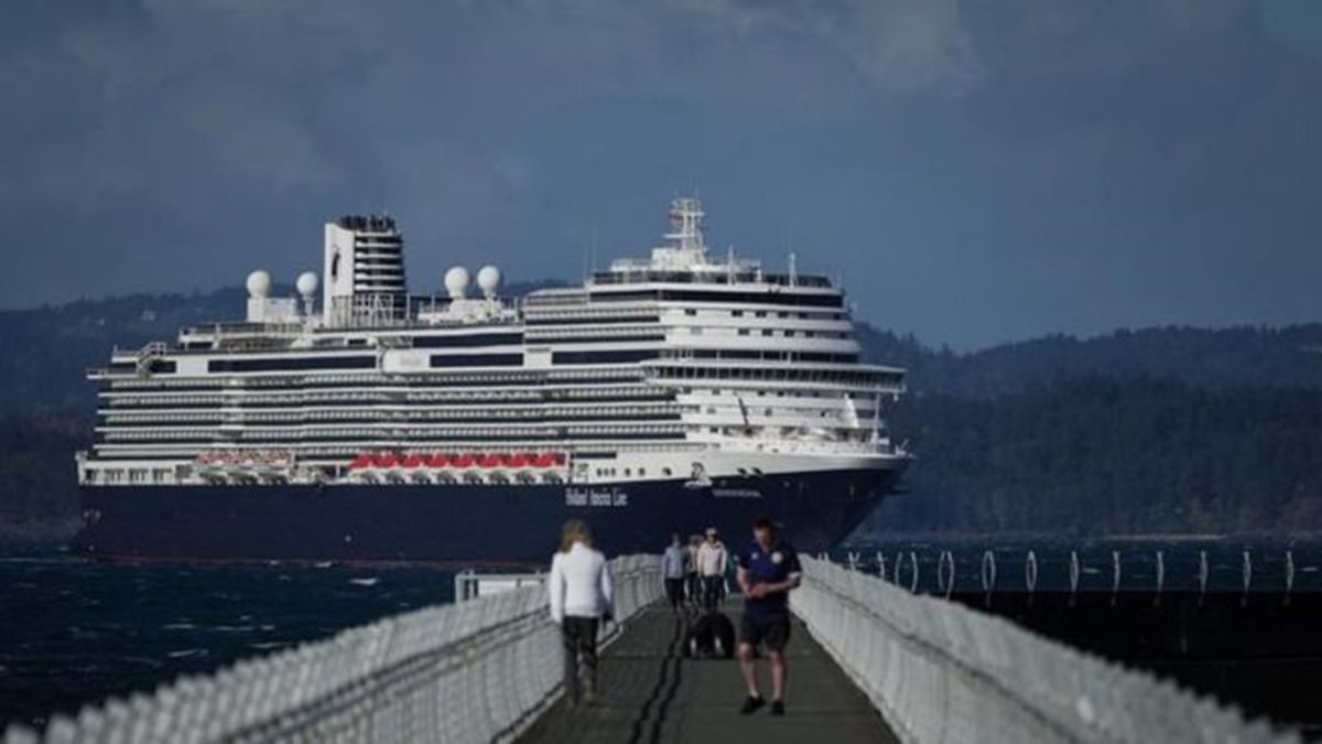 Victoria welcomes the first cruise ship to dock in Canada in more than ...