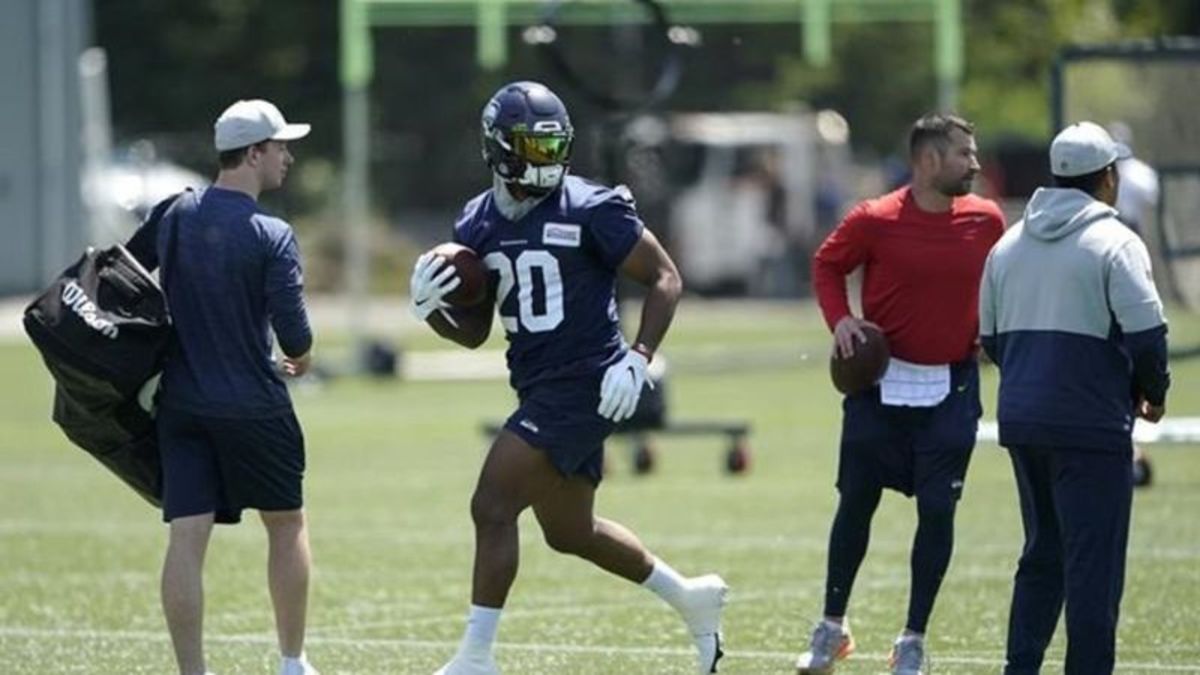 Off-season departures leave Lockett the ‘old guy’ in Seattle | Vernon ...