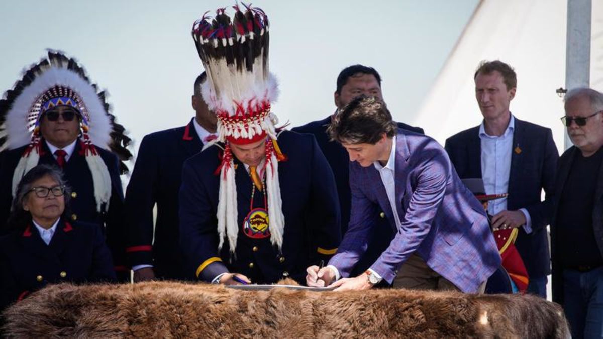PM Trudeau signs historic $1.3B land claim settlement with Siksika ...