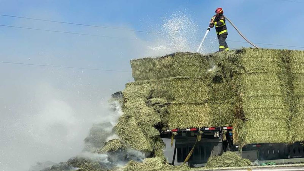Tractor trailer hauling hay catches fire west of Coalhurst | Lethbridge ...