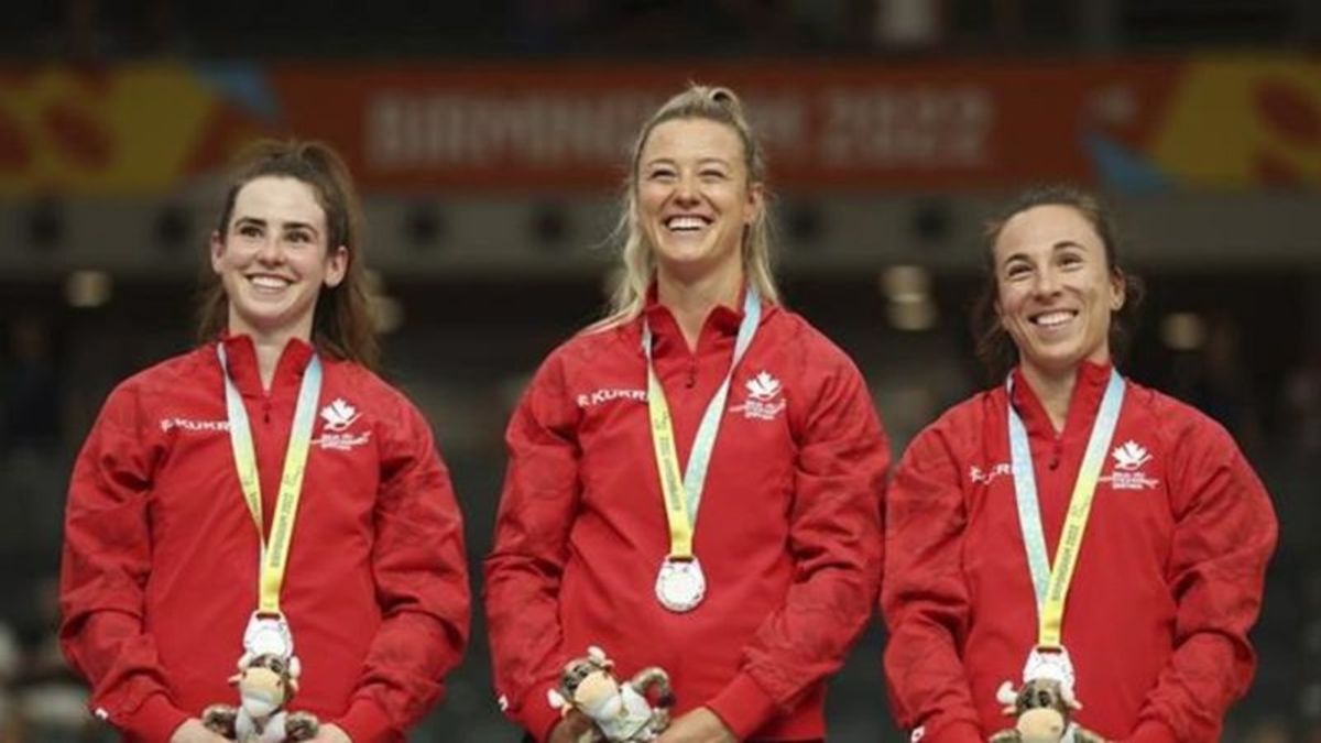 Swim star Summer McIntosh races to gold at Commonwealth Games ...