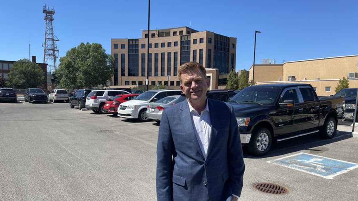 UCP leadership candidate Brian Jean meets supporters in Lethbridge ...