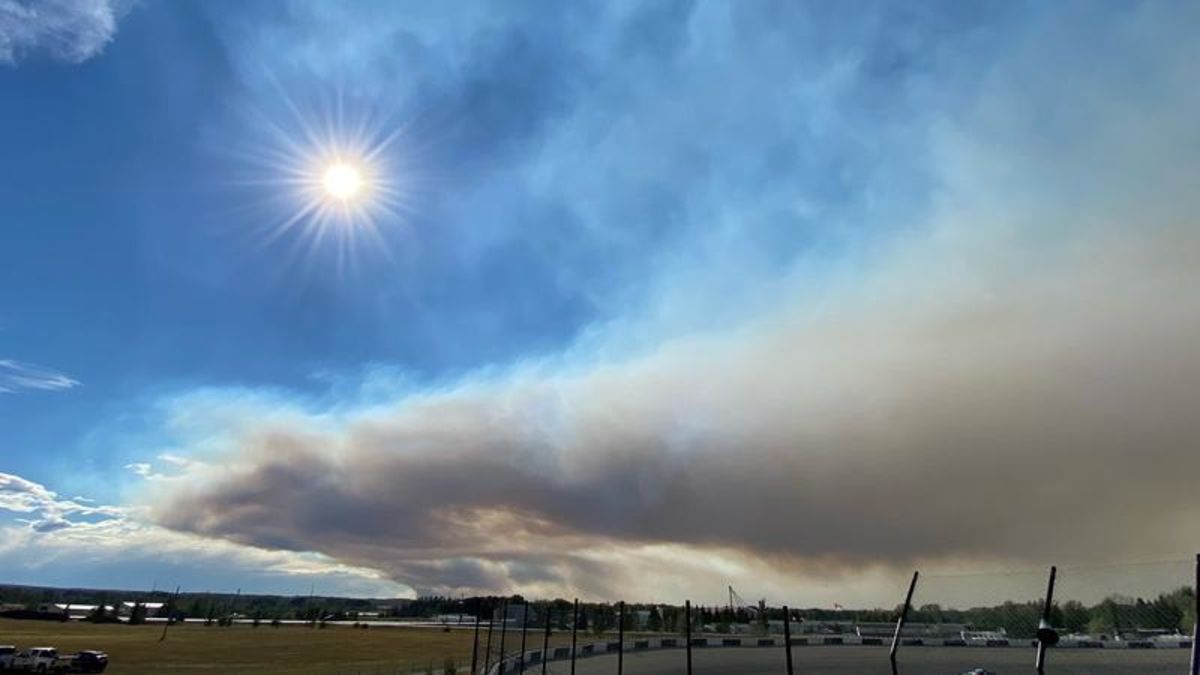 Kelly Lake area residents to evacuate due to Bearhole Lake wildfire ...