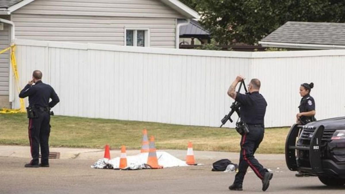 Edmonton police warn of man with knife as 1 killed, 2 injured in random ...
