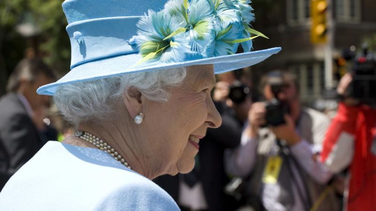 PETERS: Queen Elizabeth showed us that dignity and grace is possible in ...