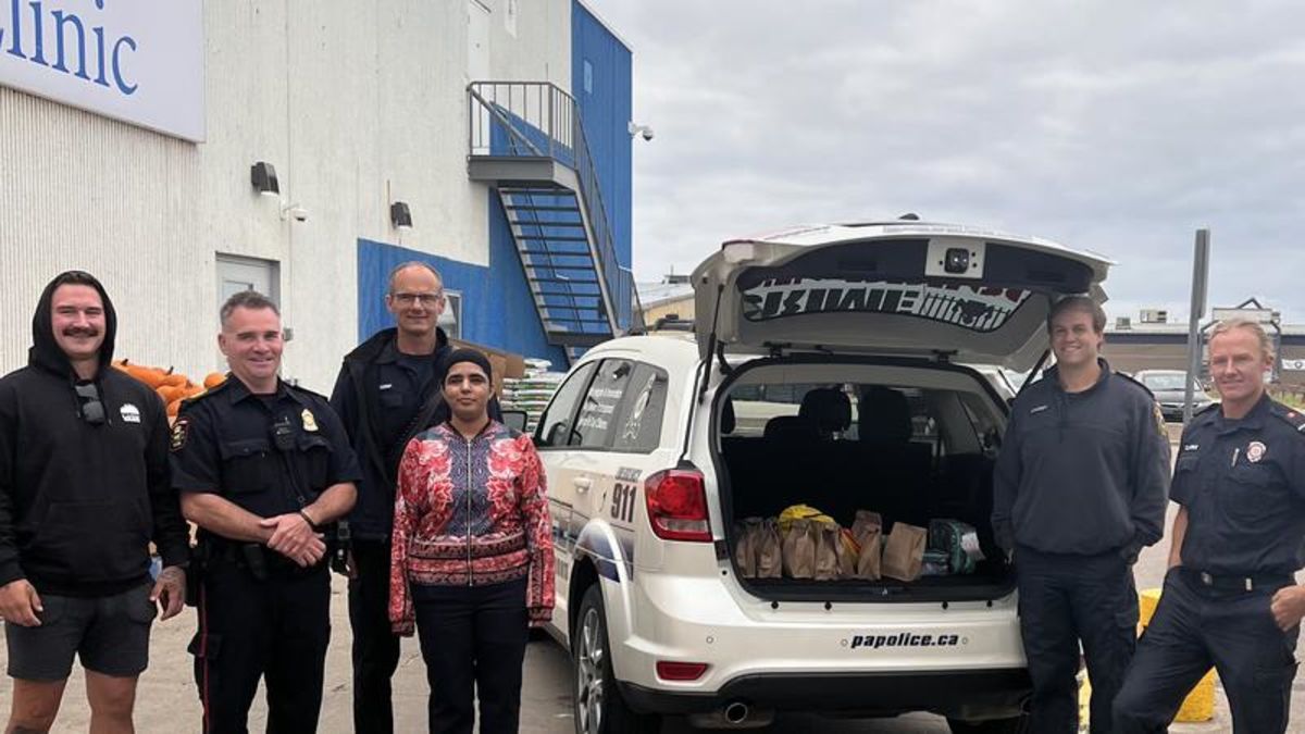 Prince Albert police and fire join forces to arrest hunger | paNOW