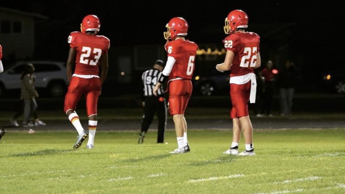 Carlton caught flat-footed in opening quarter, St. Joseph wins big | paNOW