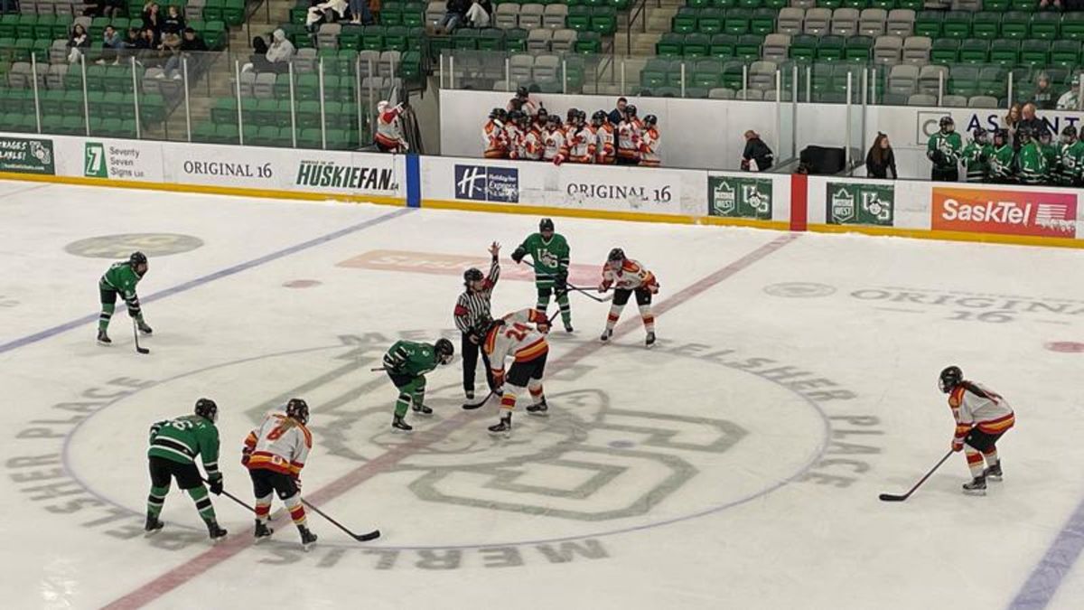 Huskies edge Dinos in thrilling OT home opener | HuskieFAN