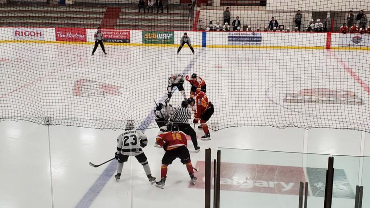 Second period lapse costly as Huskies suffer first loss | HuskieFAN