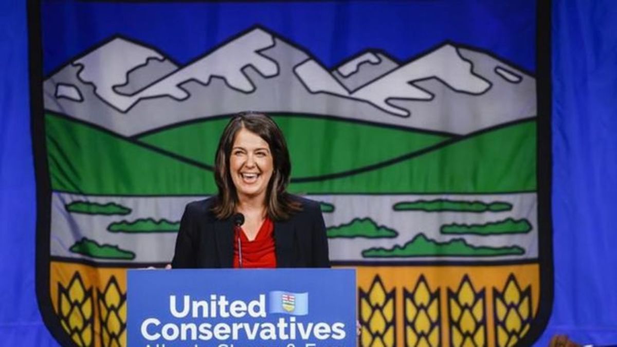 United Conservative Party Leader Danielle Smith sworn in as Alberta’s ...