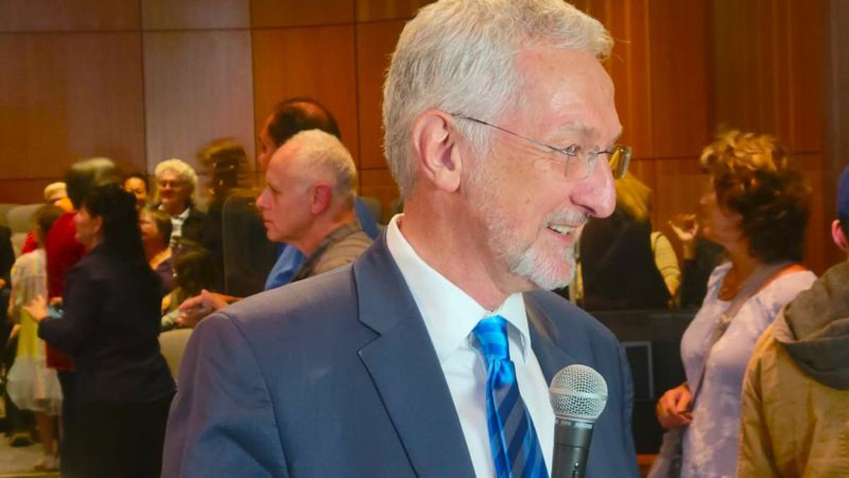 Leonard Krog re-elected for second term as Nanaimo Mayor | 106.9 The Wolf