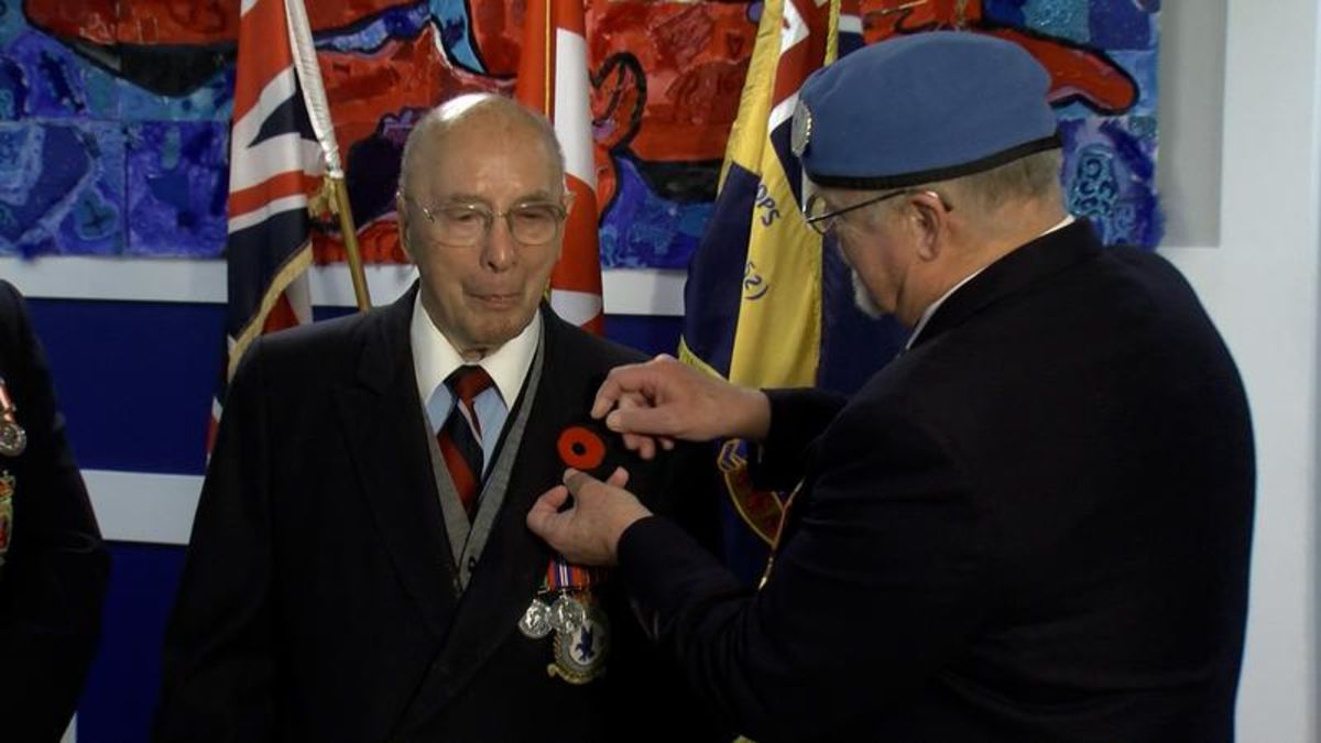 First poppies given to Mayor Christian and WWII veteran | B100