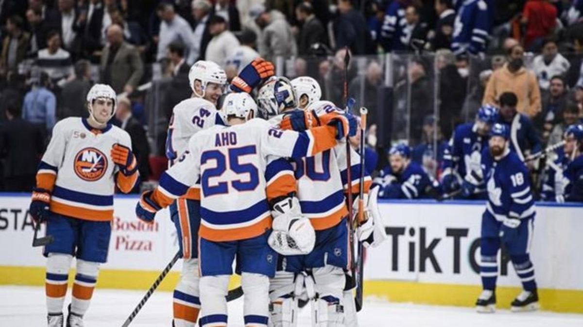 Islanders down Leafs 3-2 in OT; Marner extends point streak to 13 games | Lethbridge News Now