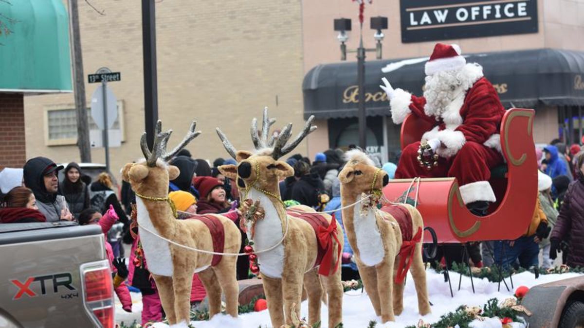Christmas Spirit falls on P.A. as Santa arrives | paNOW