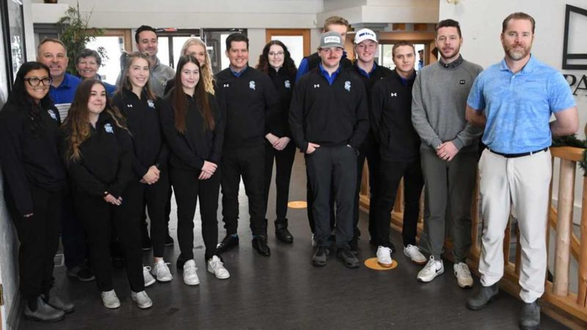 Paradise Canyon gifts $10K to University of Lethbridge golf team ...