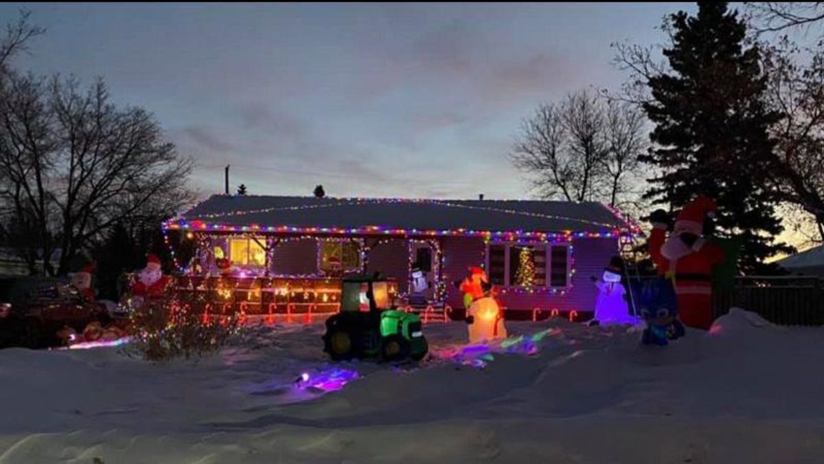 Melfort homes make a glowing impression during the twinkle tour ...