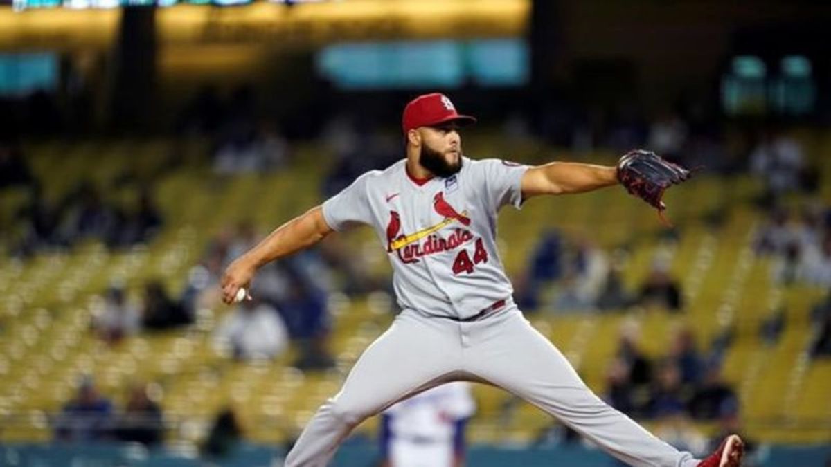 Blue Jays claim righty Junior Fernández off waivers from Yankees ...
