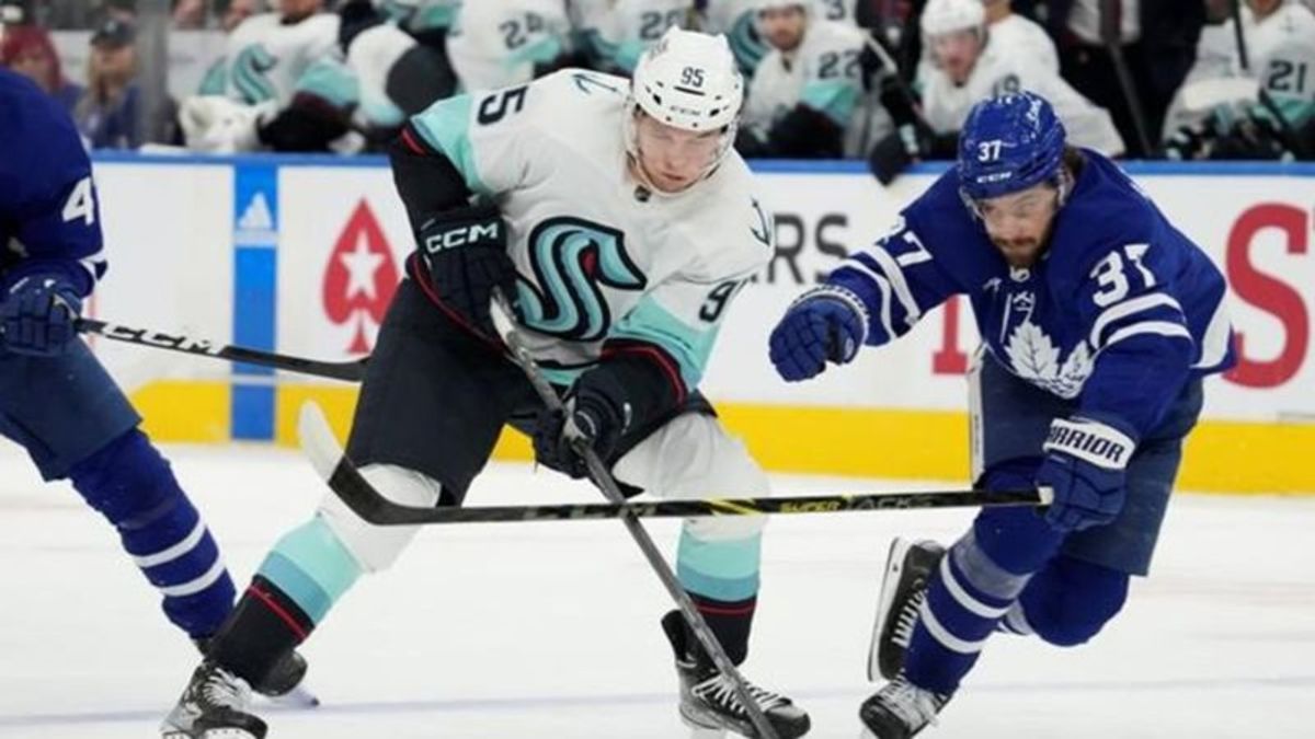 Vince Dunn’s three-point performance powers Kraken past Maple Leafs 5-1 ...